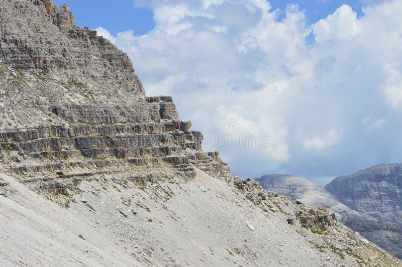 Rocce Sedimentarie Superiori Della Montagna Rocciosa Immagine Stock ...