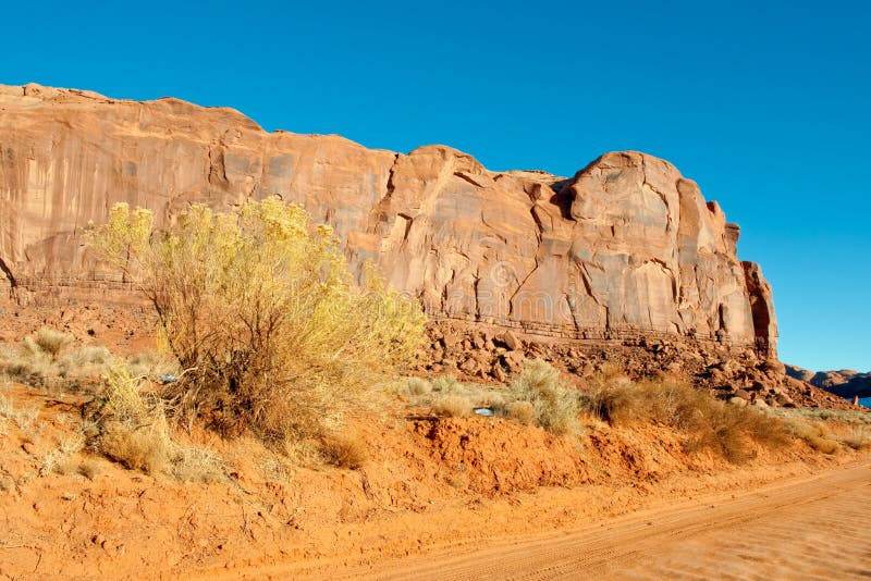 Roccia rossa fotografia stock. Immagine di sfondo, sterile - 8831714