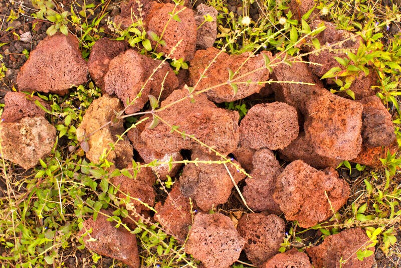 Roccia vulcanica rossa fotografia stock. Immagine di asia - 33032790