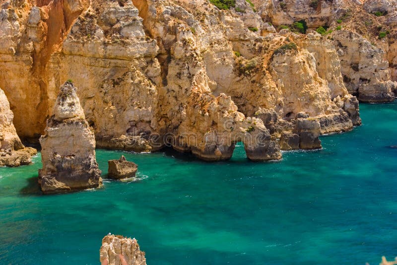 Rochas do Algarve foto de stock. Imagem de bonito, costa - 10497106