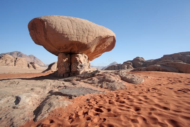 Forme Naturelle De Roche De Champignon De Paysage En Wadi Rum Desert ...