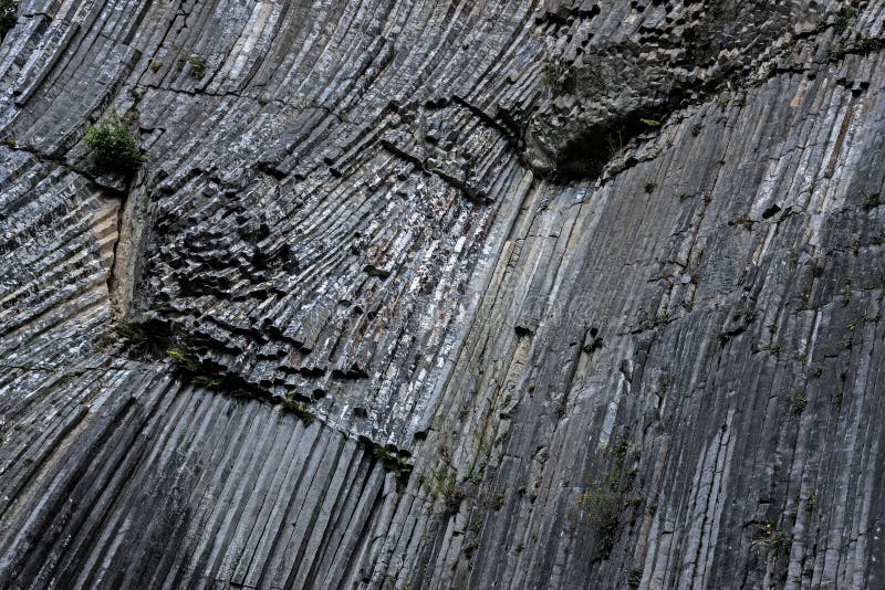 Colonnes De Roche De Basalte Sur La Plage Noire Volcanique Chez Vik ...