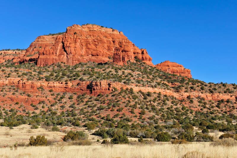 Roche de rouge de montagne image stock. Image du scénique - 8521919