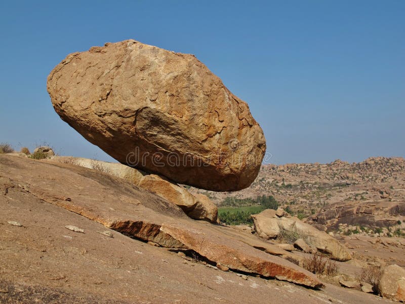 Grand Rocher Rond De Granit Dans Hampi, Inde Photo stock - Image of ...
