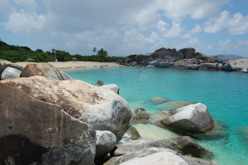 Grands Rochers Sur La Plage Image stock - Image du bien, paradis: 1730705
