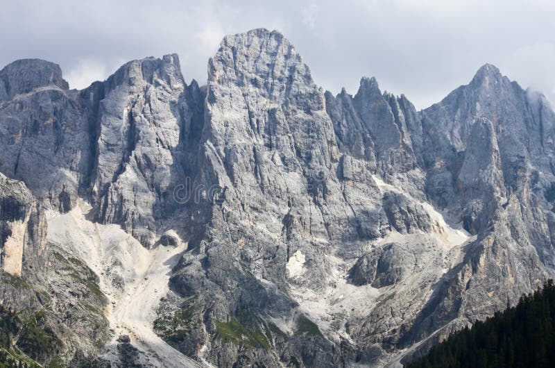 Roches de dolomite image stock. Image du montagne, détente - 26289373