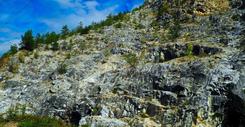 Roches De La Mine De Calcaire Transylvanienne Photo stock - Image of ...