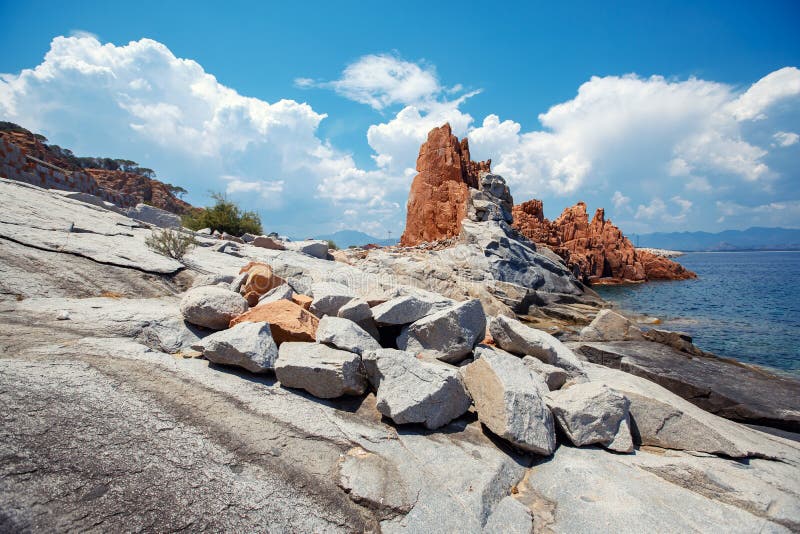 Roches Rouges D'Arbatax, Sardaigne Photo stock - Image du scenics, côte ...