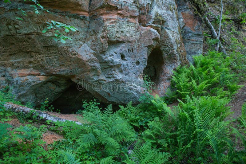 Roches Et Nature Rouges Vue De Haute Colline Image stock - Image du ...
