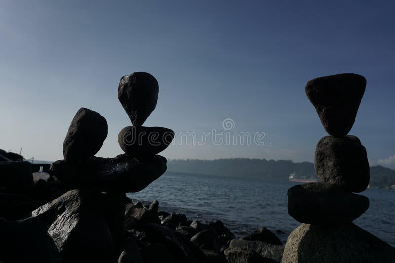 Rock Balance Art on the Beach Stock Image - Image of stone, balance ...