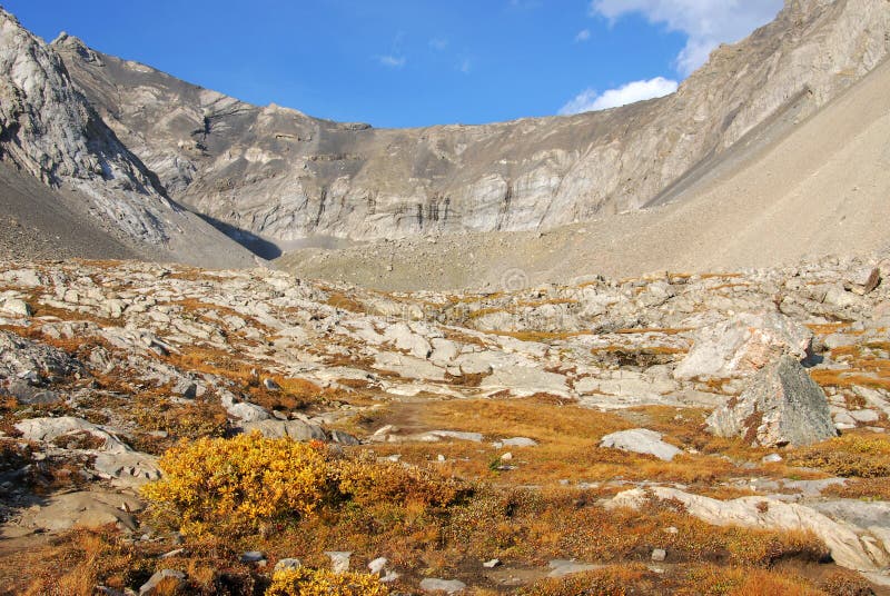 Rock basin in fall stock image. Image of country, colors - 7346423