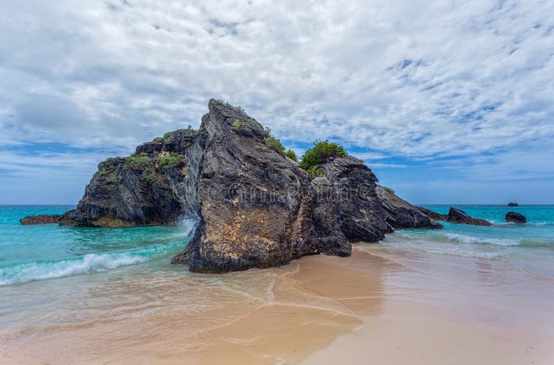 Rock in Bermuda Ocean stock image. Image of oceans, atlantic - 84251029