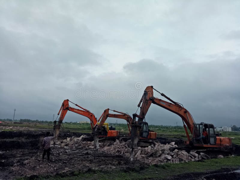 Rock breaking machine editorial photo. Image of dirt - 155716431