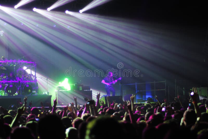 Rock Concert editorial photo. Image of guitars, chords - 20389341