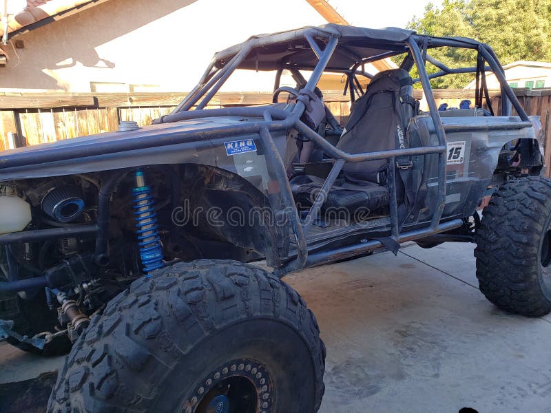 Rock Crawler Pulling Down Palm Tree Editorial Photography - Image of ...