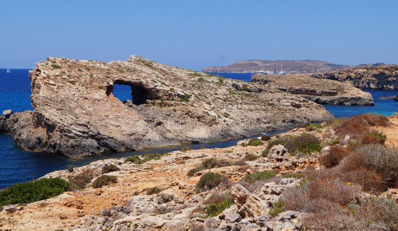 Formaciones De Rocas, Isla De Comino, Isla De Malta Stock Photo - Image ...