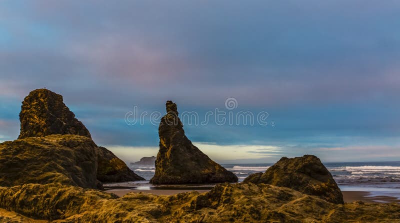 Rock Formations at the Ocean Stock Image - Image of oregon, water: 38112683