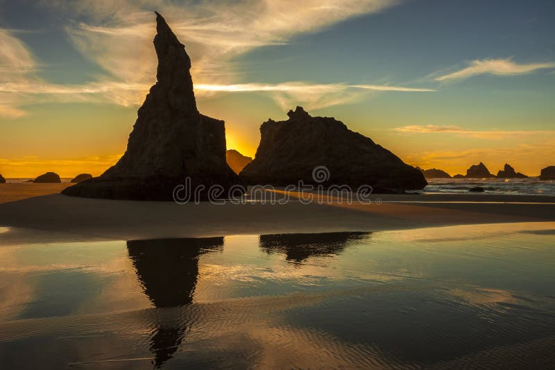 Bandon Beach Sunset stock photo. Image of ocean, shoreline - 354855196