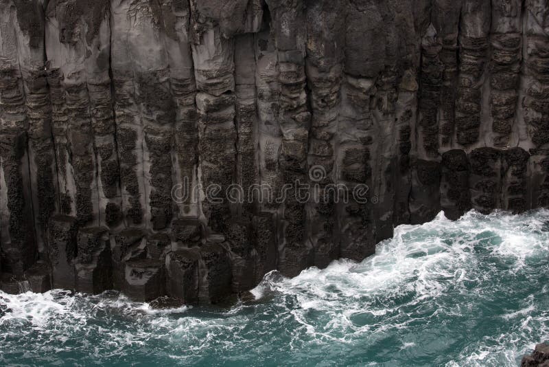 Rock Precipice Extending Out Over Deep Gorge Stock Photo - Image of ...