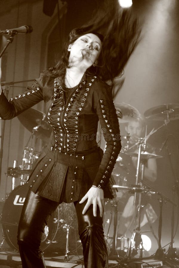 Female Rock Singer on Stage Editorial Photo - Image of hard, high: 17060526