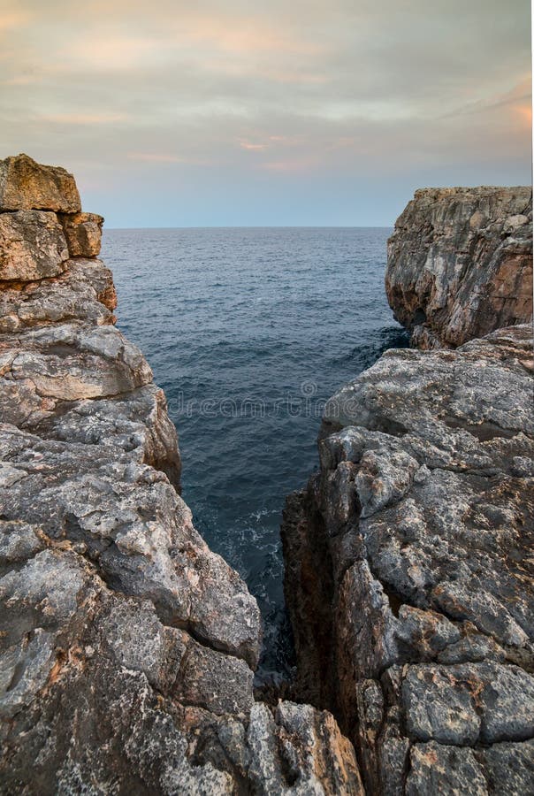 Sea Water Splashing Over Dark Rock Edge Stock Photos - Free & Royalty ...