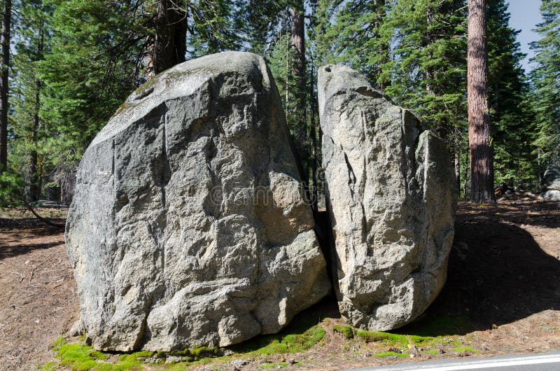 Rock split in Yosemite stock image. Image of pass, environment - 27354209