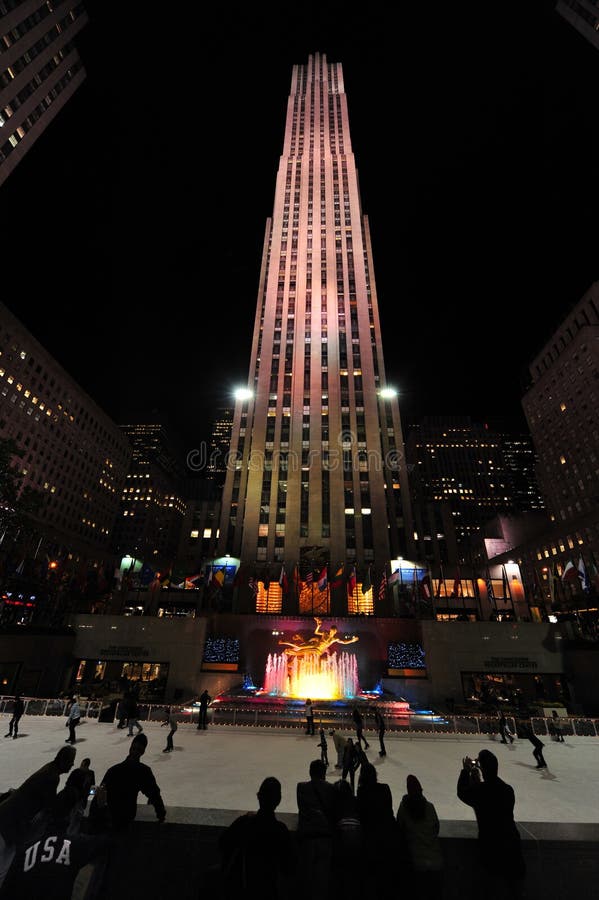 Rockefeller Center at Night Editorial Stock Image - Image of skate ...