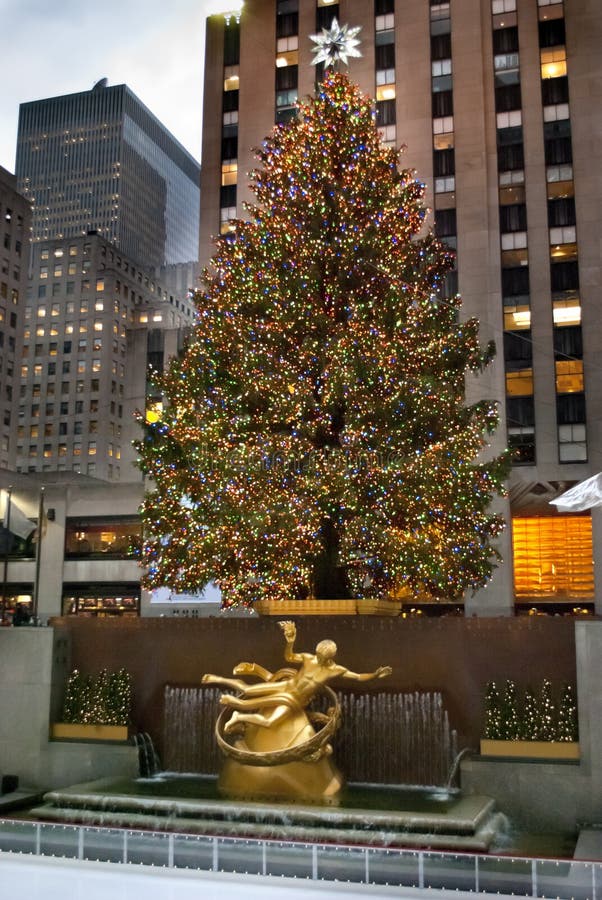 Rockefeller Center Tree editorial stock image. Image of rink - 17333389