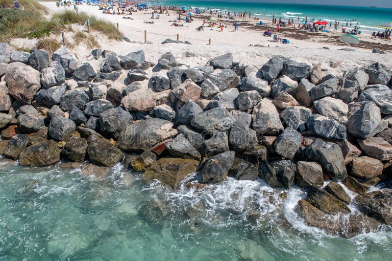 Rocks on a Beautiful Tropical Beach Stock Image - Image of palm, tree ...