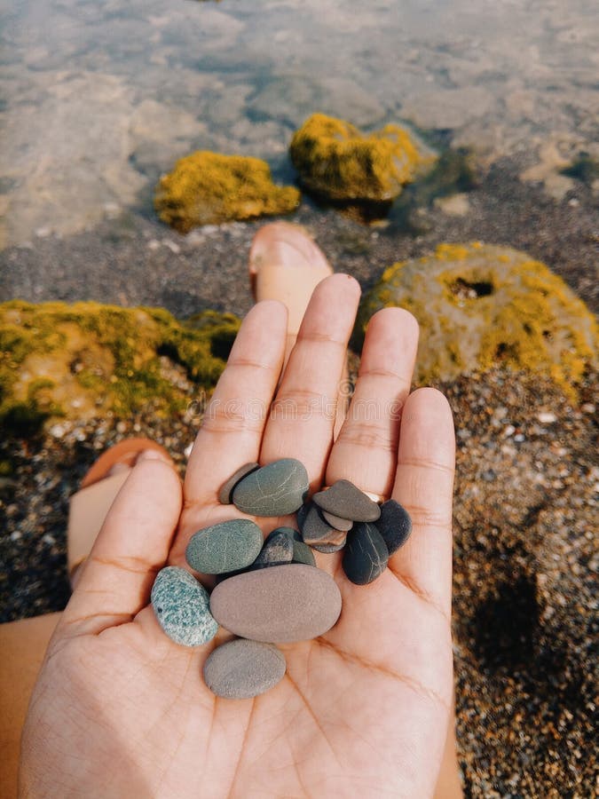 Rocks in Pangil Beach Currimao Ilocos Norte 库存照片 - 图片 包括有 岩石, 火箭筒 ...