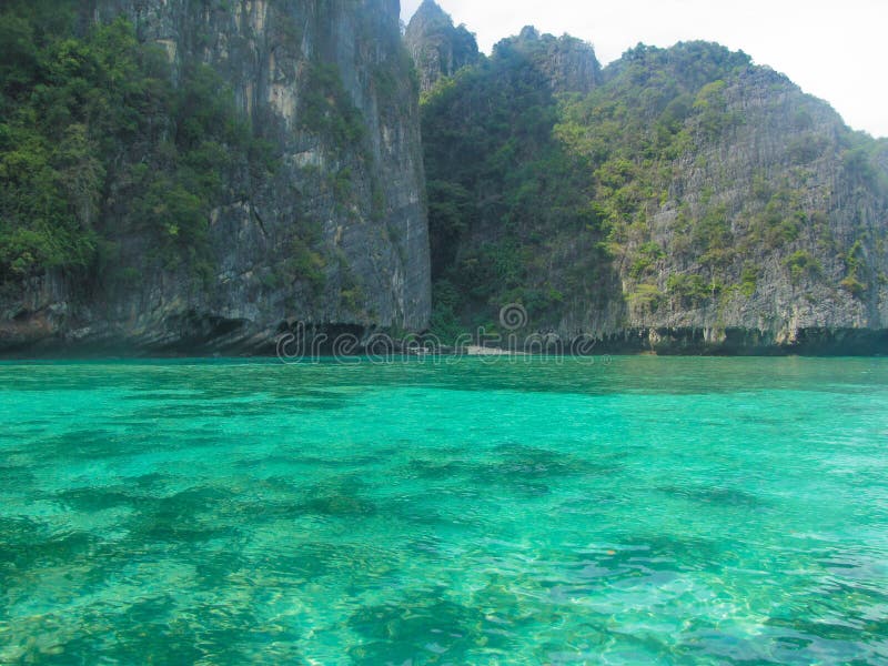 Rocks in shallow water stock image. Image of ocean, outdoor - 90665665