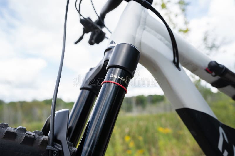 Rockshox Fork with DebonAir on Mountain Bike Editorial Photography ...