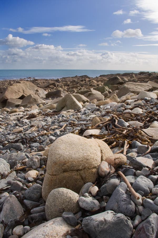 Rocky beach stock photo. Image of horizon, stone, england - 4039552