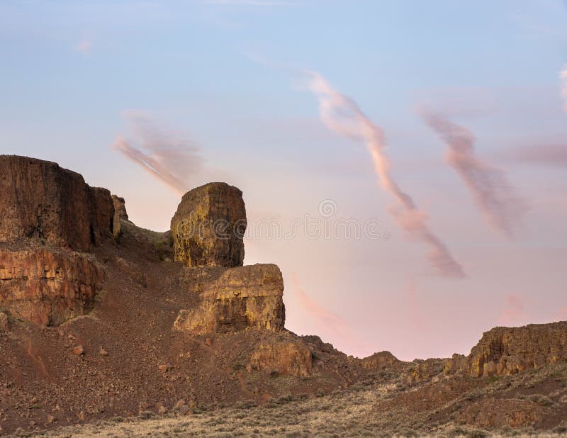 Rocky Cliffs of the Sun Lakes State Park Stock Image - Image of ...