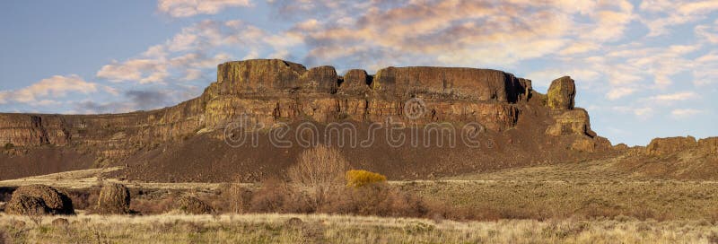 Rocky Cliffs of the Sun Lakes State Park Stock Photo - Image of rocky ...