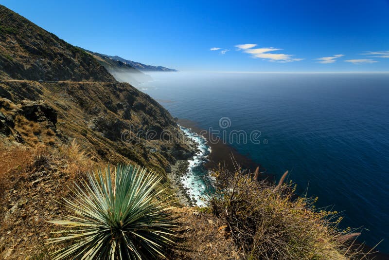 Rocky Cliffside Coastline Along Pacific Ocean Stock Photo - Image of ...