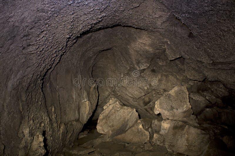 Rocky Interior of Lava Tube Cave Foto de archivo - Imagen de horizontal ...