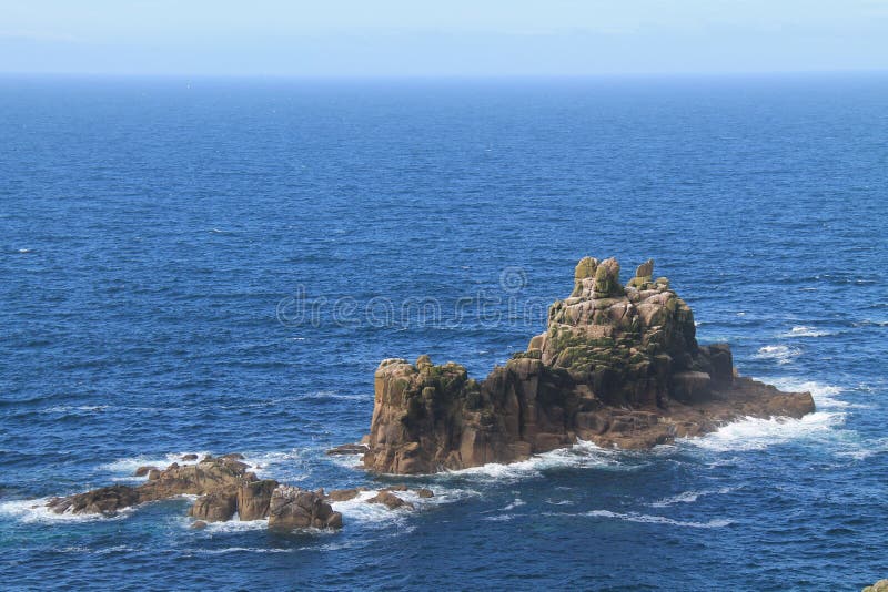 Rocky Outcrop Island. foto de archivo. Imagen de travieso - 37968742