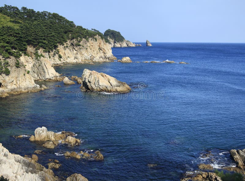 Rocky Shore of Pacific Ocean Stock Image - Image of beauty, ocean: 5062889