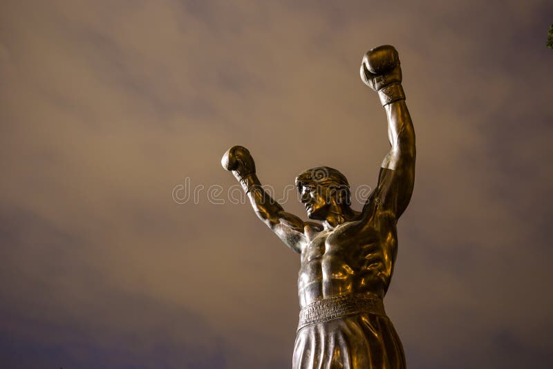 Estátua De Rocky Balboa, Philadelphfia, EUA Imagem de Stock Editorial ...