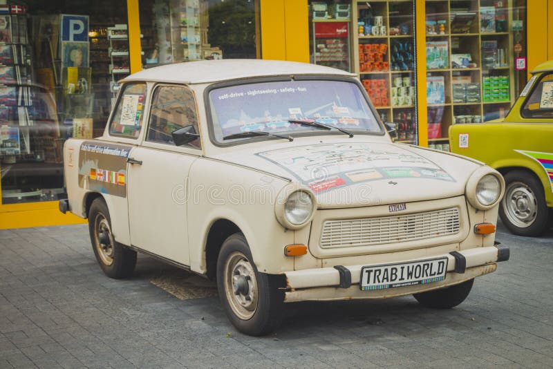 Rocznika Trabant Samochody Przy Trabi Muzeum W Berlin Fotografia ...
