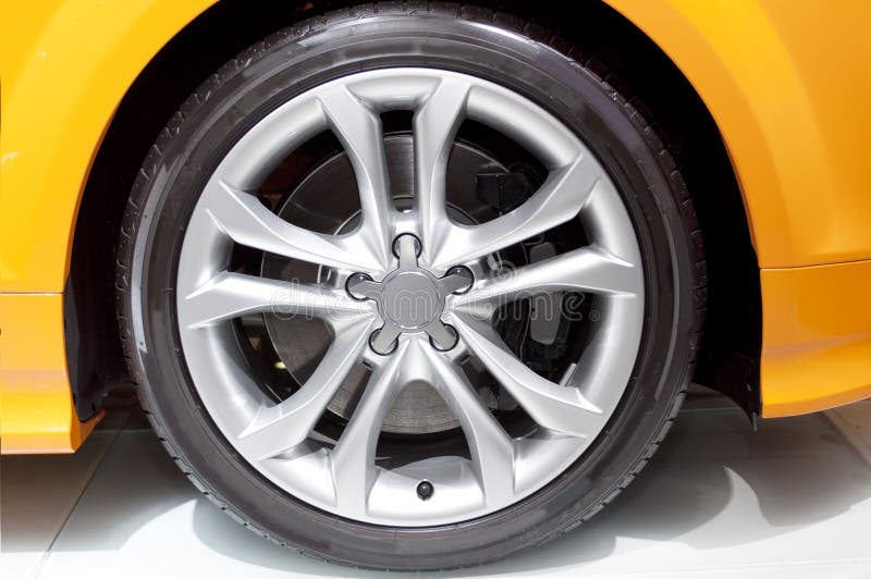 Roda de carro foto de stock. Imagem de pneu, autom, parte - 22343410