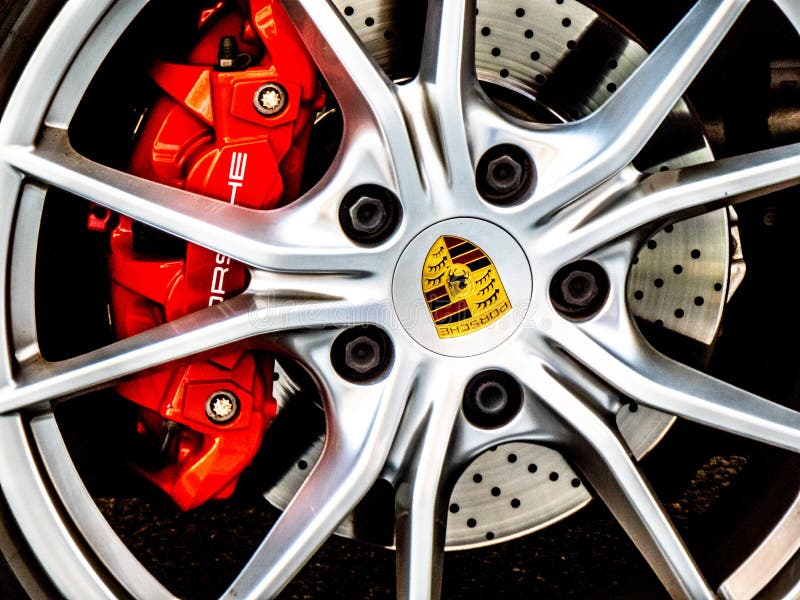 Roda de carro de Porsche foto editorial. Imagem de vermelho - 131592866