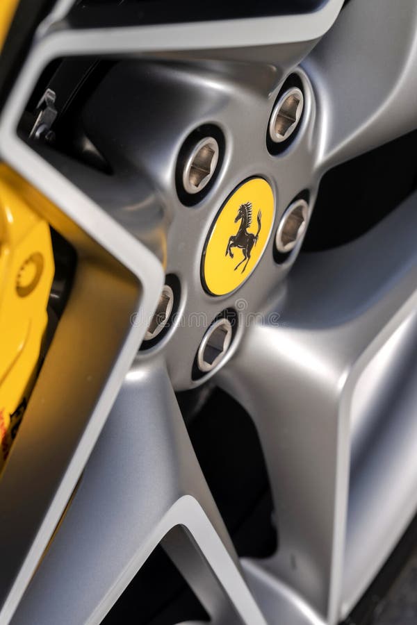 Roda De Liga De Ferrari E Cavalaria Imagem de Stock Editorial - Imagem ...