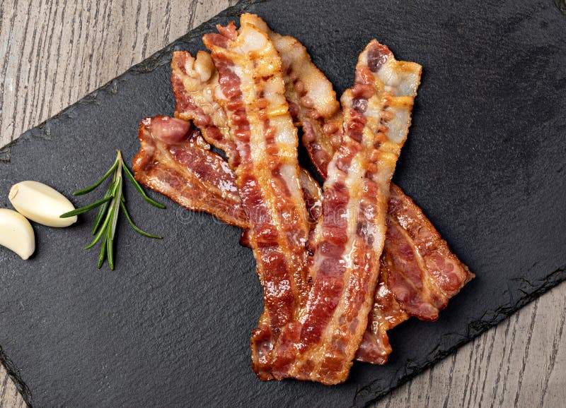 Rodajas De Panceta Frita Crujiente Imagen de archivo - Imagen de tira ...