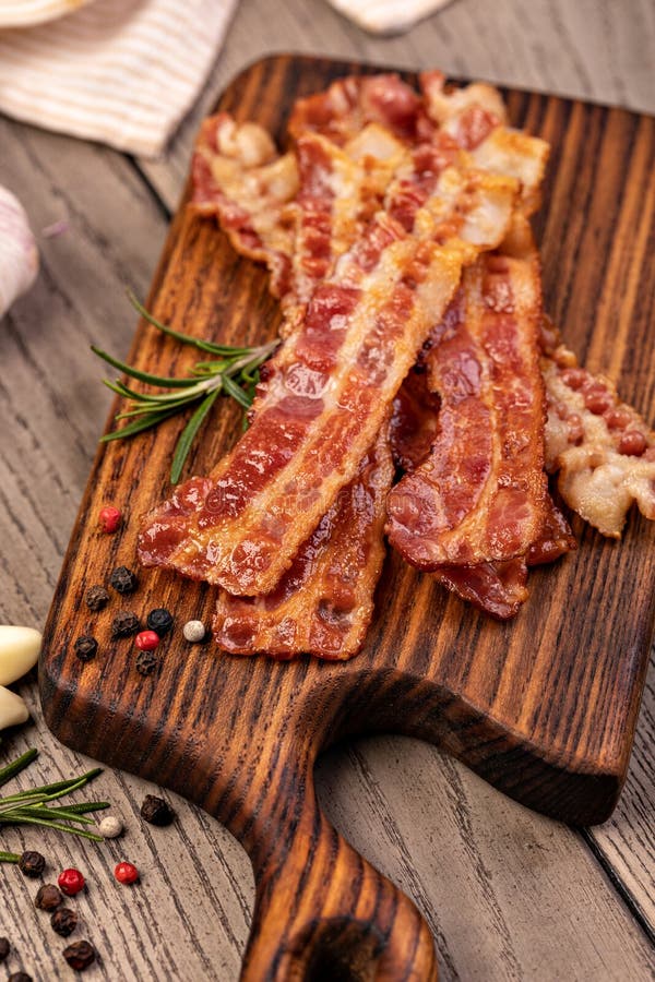 Rodajas De Panceta Frita Crujiente Imagen de archivo - Imagen de ...
