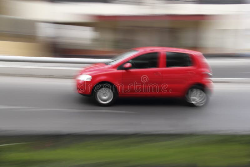 Rode Auto Bij Een Stadsstraat. Stock Foto - Image of bestuurder, motie ...
