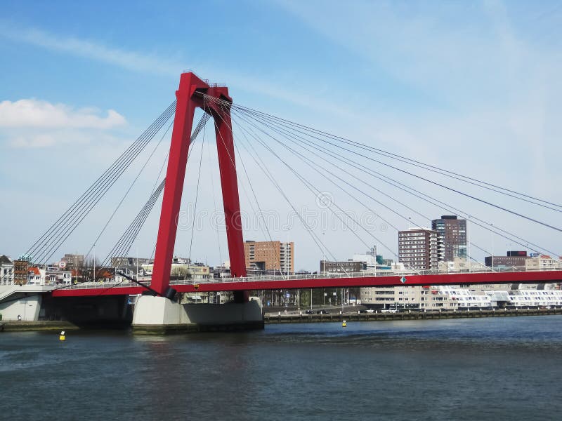 Rode Hangbrug Over Maas In Rotterdam. Stock Foto - Afbeelding bestaande ...