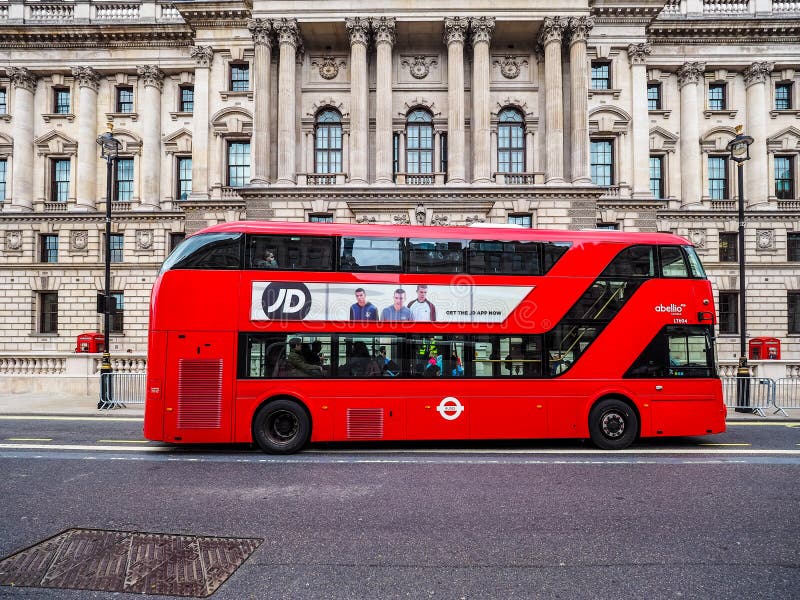 Rode bus in Londen (hdr) redactionele fotografie. Image of ligplaats ...