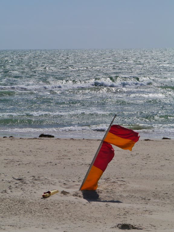 Rode en gele vlaggen stock afbeelding. Image of australisch - 35689847